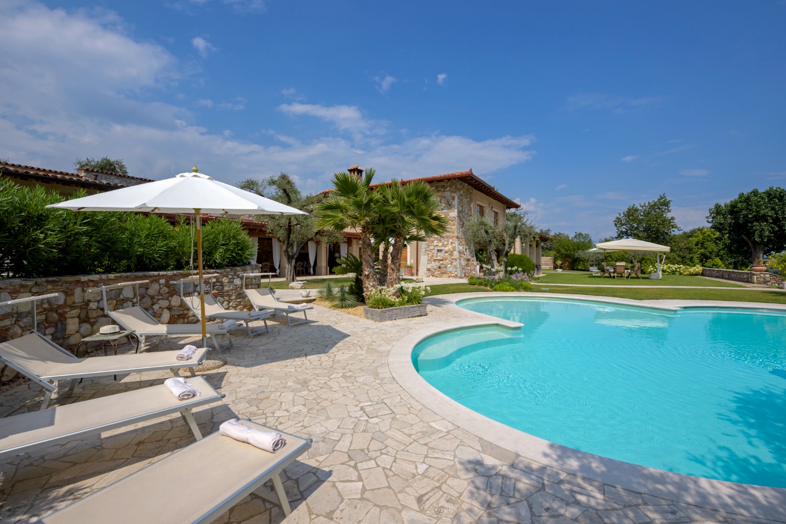 Holiday homes with pool Lake Garda - Villa Mario Resort